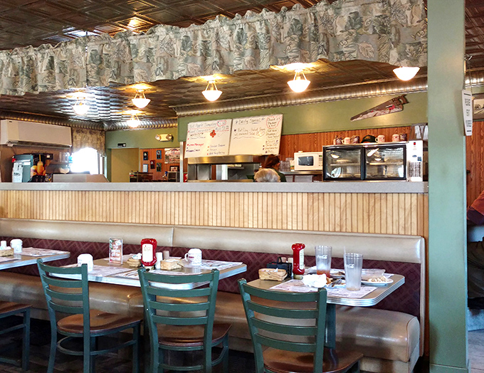 Booths designed for lingering conversations and tables ready for serious eating business&mdash;the battlefield where hunger meets its match.