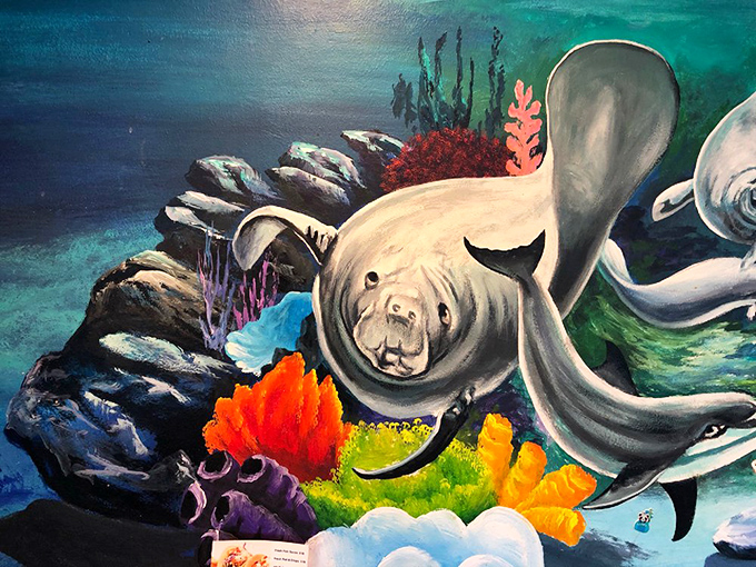 Sea life murals that make you feel like you're dining under the ocean&mdash;a fitting backdrop for seafood omelets.