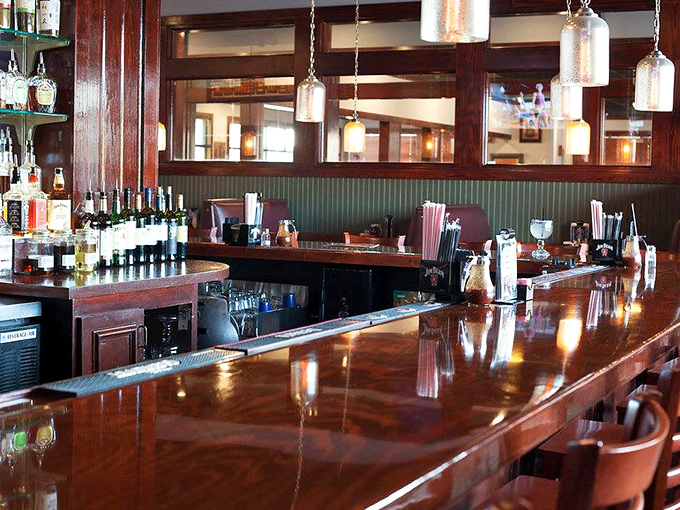 A bar that understands its purpose: to provide liquid accompaniment worthy of the smoke-kissed delicacies coming from the kitchen.