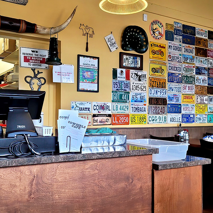 License plates and cowboy decor create an atmosphere that says, "We take our food seriously, but ourselves? Not so much."