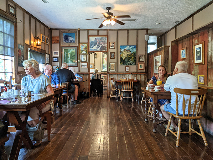 Regulars know the true Ohio breakfast anthem isn't sung&mdash;it's the satisfied murmur of diners enjoying comfort food in a place that feels like home.