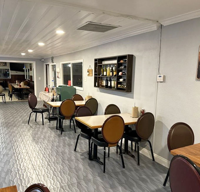 Additional seating ensures everyone gets a spot at this barbecue paradise, no matter how busy it gets. 