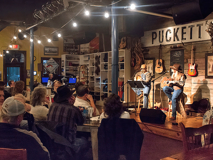 Live music and good food &ndash; a pairing as essential to Tennessee as biscuits and gravy, served up in intimate, string-lit perfection.