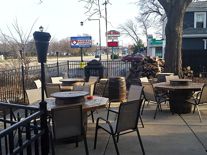 The outdoor patio offers fresh air with your fish and chips. Perfect for those rare Midwestern days when the weather behaves itself.