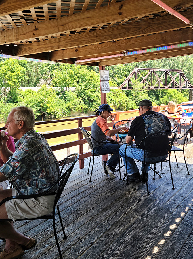Riverside dining where the view competes with the food for your attention—and somehow, everybody wins.