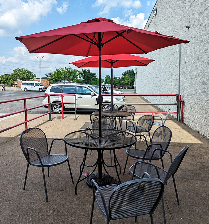 Texas sunshine and burger perfection &ndash; a match made in heaven. Those red umbrellas provide shade for serious eating business.