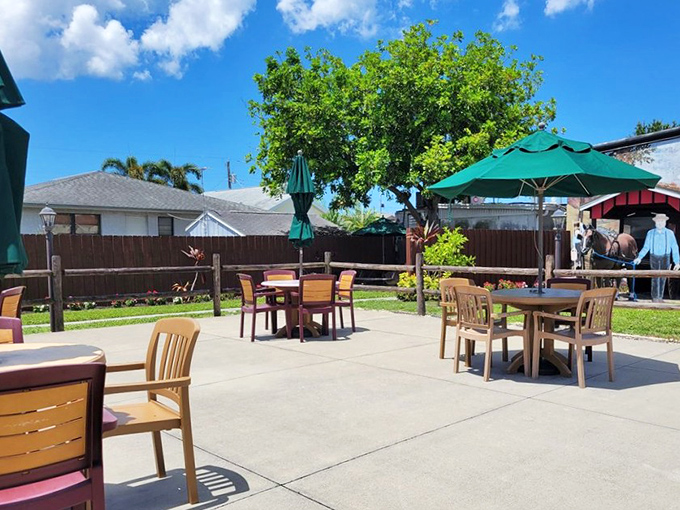 Florida sunshine meets Amish hospitality on this outdoor patio&mdash;a perfect spot to contemplate ordering that second slice of pie. 
