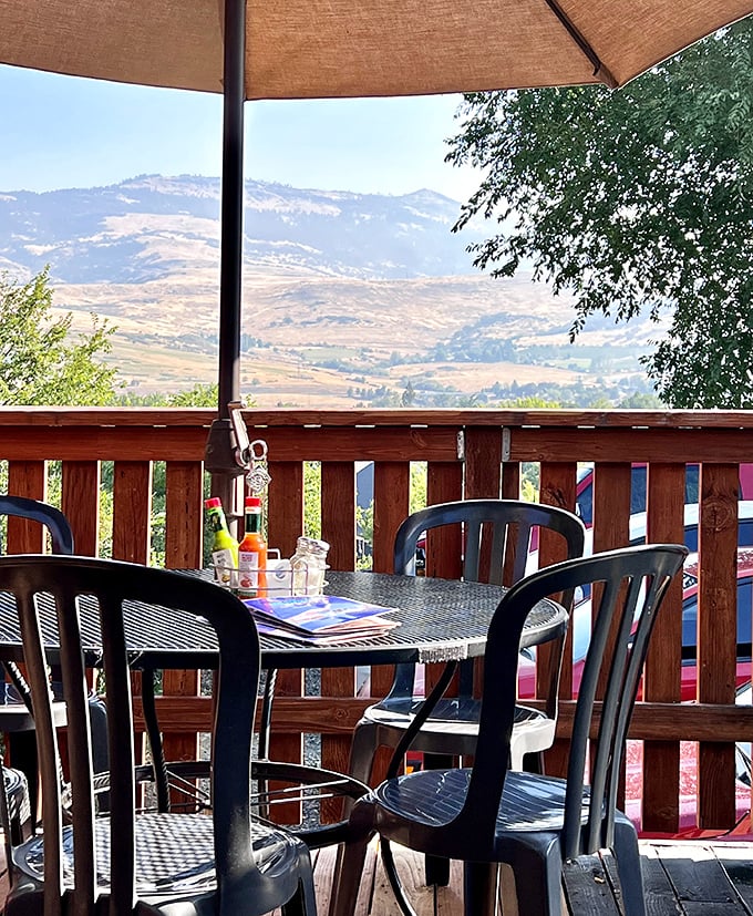 Breakfast with a view that reminds you why Oregon is special. Those mountains pair perfectly with pancakes and coffee.