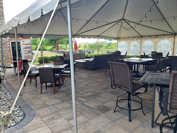 Outdoor dining that brings a breath of fresh air to the steakhouse experience. Al fresco eating with all the elegance of indoors.