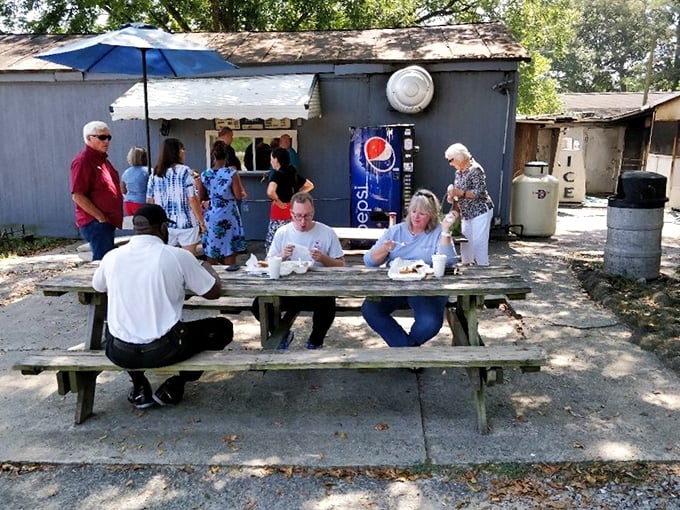 Al fresco dining, B's style. Picnic tables under shade trees&mdash;nature's dining room for barbecue enthusiasts who can't wait to dig in.