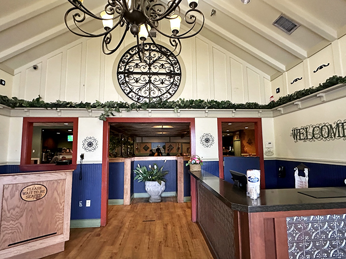 The entrance area's vaulted ceiling and wrought iron chandelier offer an unexpected touch of elegance. First impressions matter, even for comfort food.