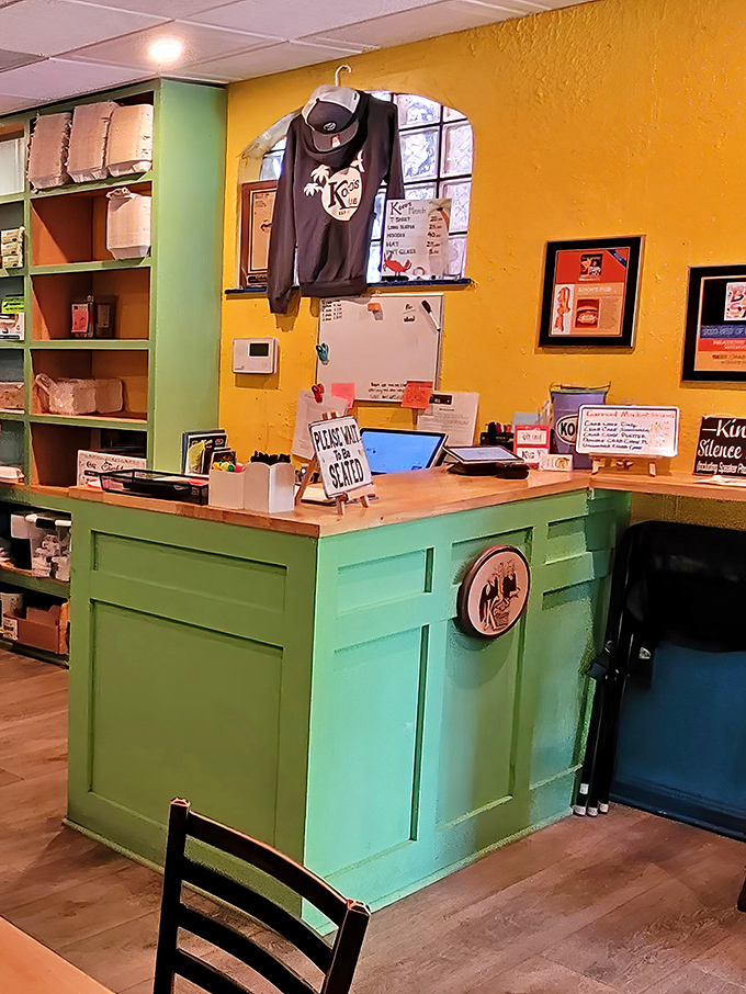 The mint-green host station welcomes you with a "Please Wait To Be Seated" sign &ndash; the universal symbol for "good things come to those who wait."