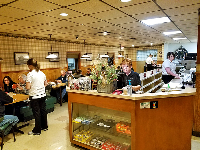 Behind every great diner is a staff that moves with the precision of a Swiss watch and the warmth of an Ohio summer.