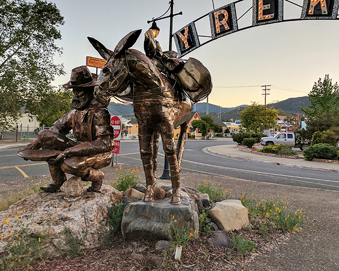 This bronze prospector and his trusty mule welcome visitors under the Yreka arch. If these statues could talk, they'd have gold rush tales to tell.