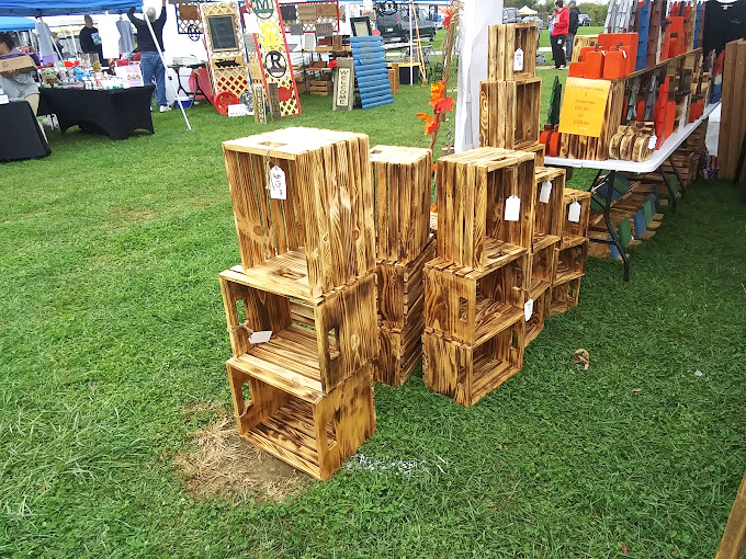 Rustic charm by the crate! These handcrafted wooden boxes transform from humble farm containers into Pinterest-worthy home d&eacute;cor with endless possibilities.