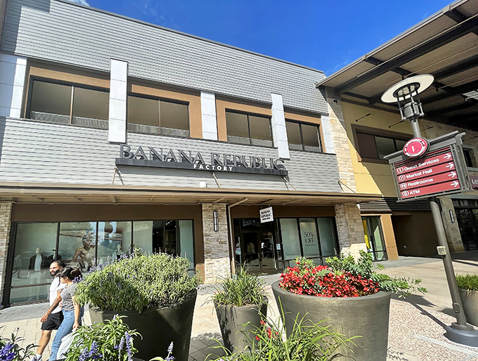 Banana Republic Factory Store: where work wardrobes get refreshed and "I got it on sale" becomes your new favorite phrase.