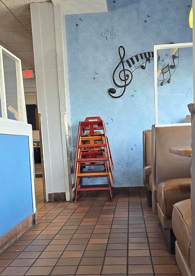 Musical notes dance across blue walls&mdash;a charming nod to the restaurant's melodious name and the harmony of a well-executed meal.