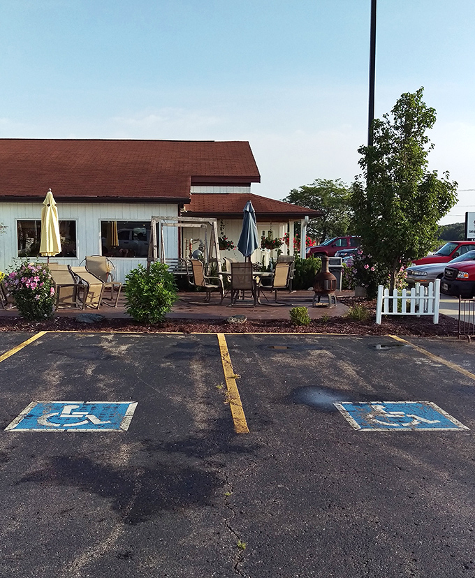 The outdoor seating area offers fresh air with your fresh food &ndash; a perfect spot for contemplating whether to order seconds or save room for pie.