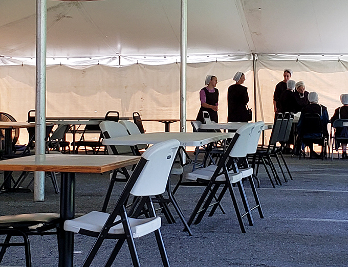 Even the Amish know that sometimes dining al fresco under a tent just hits different. Simple tables, extraordinary experience.