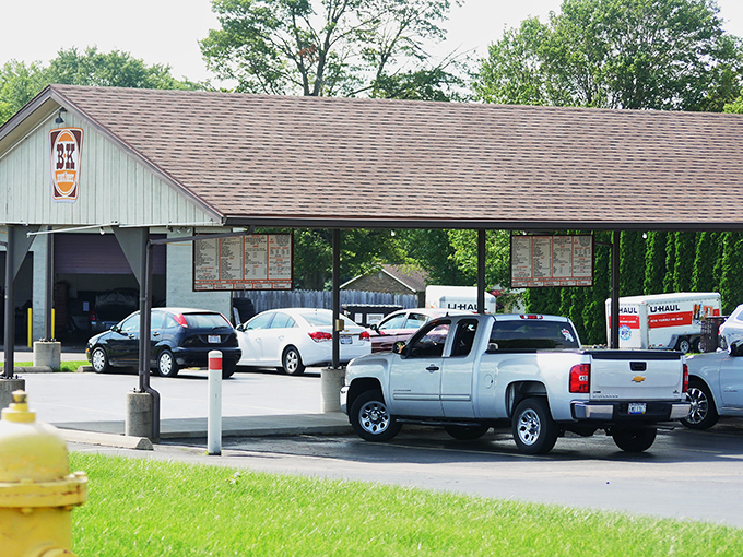 The parking area tells the story &ndash; locals and travelers alike making the pilgrimage to this temple of comfort food classics.