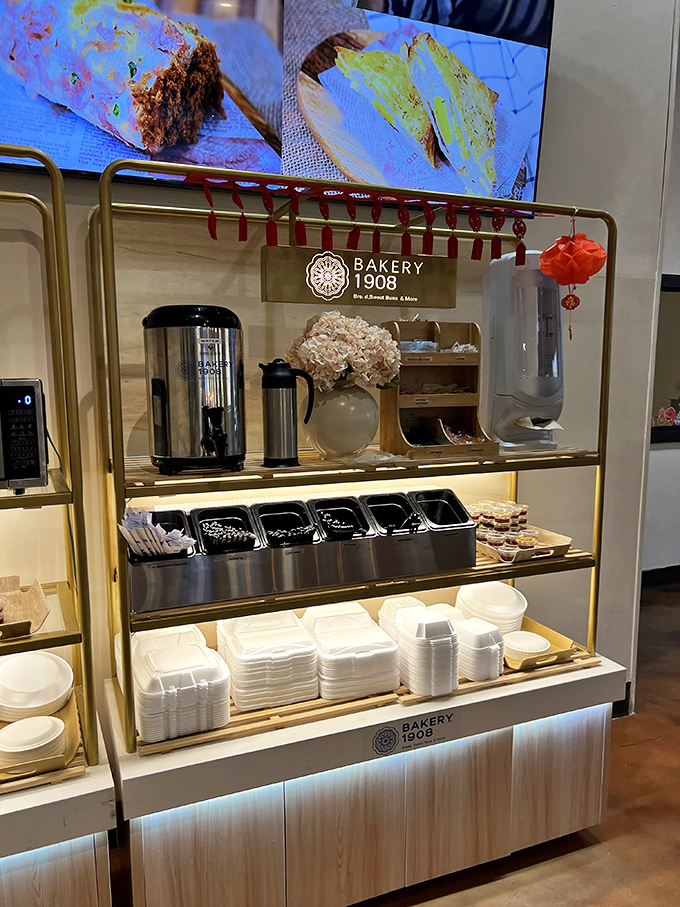 Even their condiment station is meticulously organized. The attention to detail here extends from the dumplings to the dining accessories.