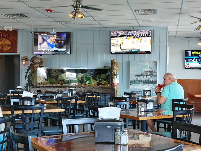 The dining room strikes that perfect balance&mdash;casual enough for flip-flops, nice enough for date night, with an aquarium that reminds you where your dinner came from.