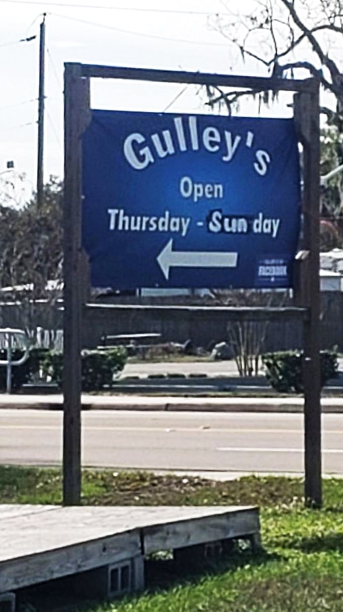 The blue beacon guiding hungry travelers Thursday through Sunday. Like a lighthouse, but instead of avoiding rocks, you're heading straight for seafood heaven.