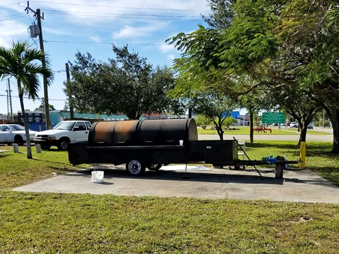 The smoker outside tells you everything you need to know about their BBQ commitment. Serious smoke business happening here.