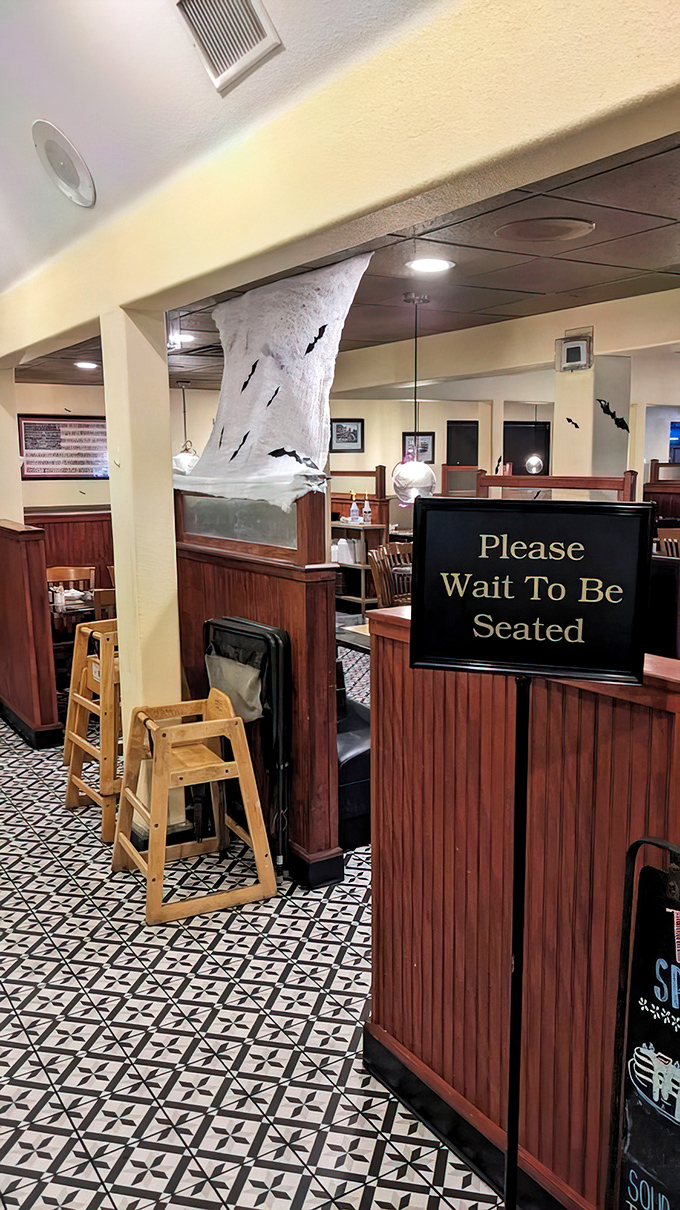 The "Please Wait To Be Seated" sign might as well say "Good things come to those who wait" &ndash; especially when those good things include legendary breakfast.