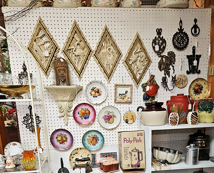 Wall art that spans generations&mdash;from diamond-framed birds to decorative plates that once graced Sunday dinner tables across America.