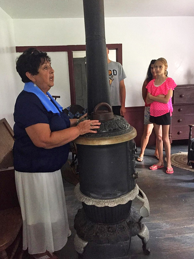 The antique stove demonstration proves that before there was convection, air fryers, and microwaves, there was patience, skill, and perfectly cooked meals.