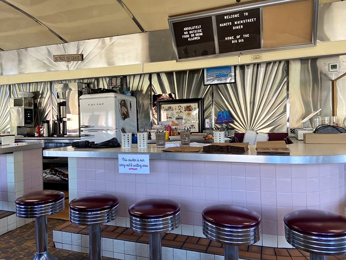Counter seating offers front-row tickets to the sizzling symphony of griddles, spatulas, and culinary craftsmanship.