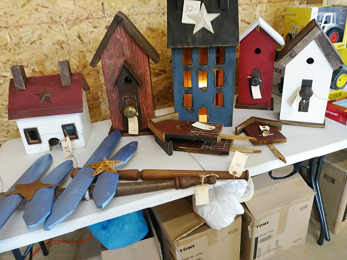 Birdhouses with personality! These charming avian abodes would make even the pickiest chickadee feel like they've scored prime real estate. 