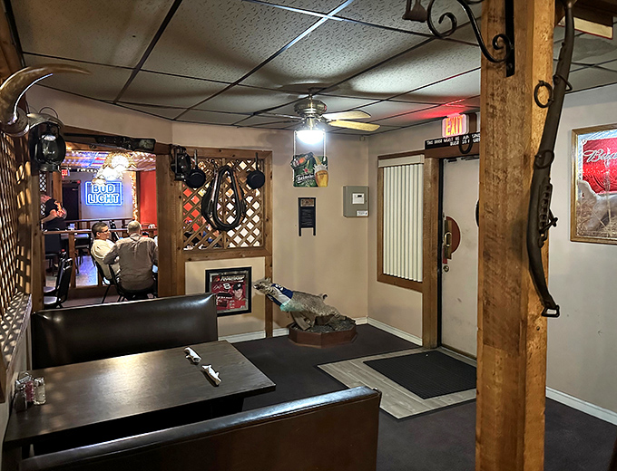 These booths have witnessed more birthday celebrations, anniversaries, and first dates than a justice of the peace in Vegas.