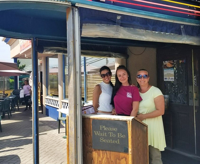"Please Wait To Be Seated" might as well read "Patience Will Be Rewarded With Pancakes" at this Ocean City institution.