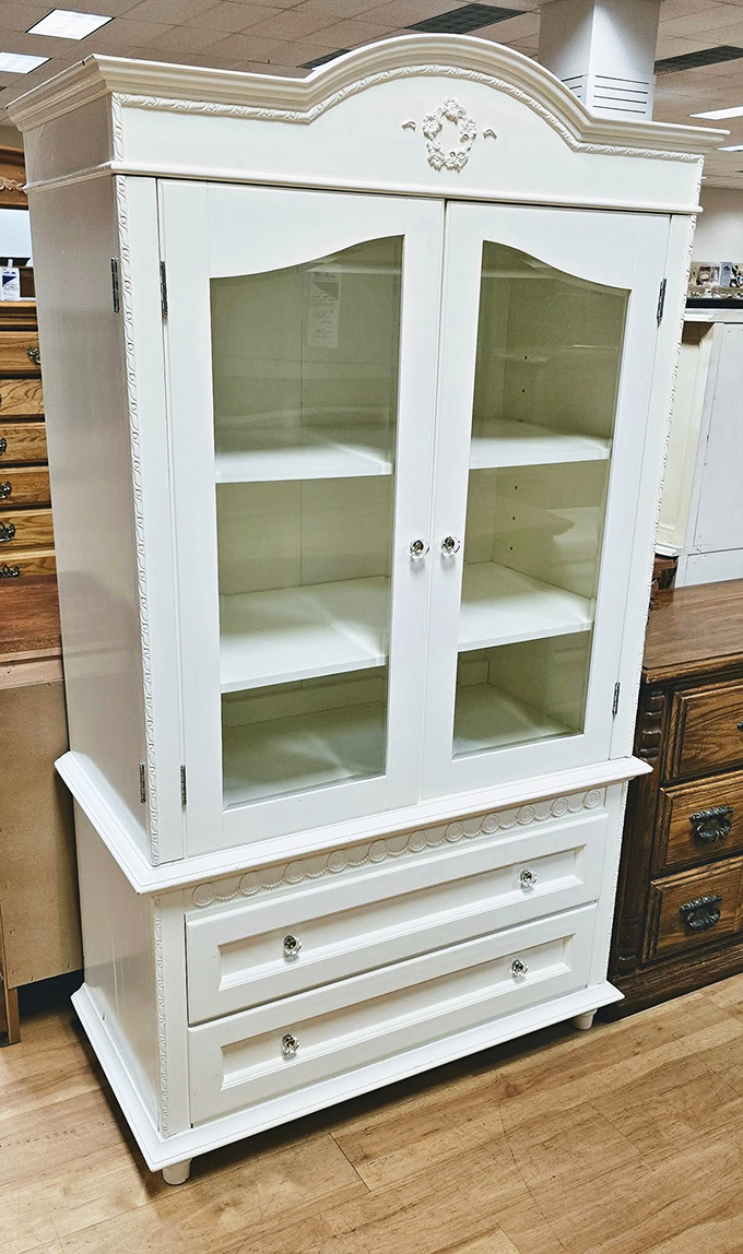A china cabinet so pristine it makes you want to start collecting something just to display it. Those crystal knobs are jewelry for furniture.