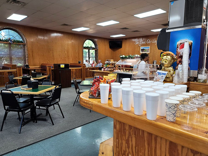 A dining room that says "stay awhile" with the confidence of a place that knows its food will keep you coming back. Those cups stand ready for sweet tea duty.