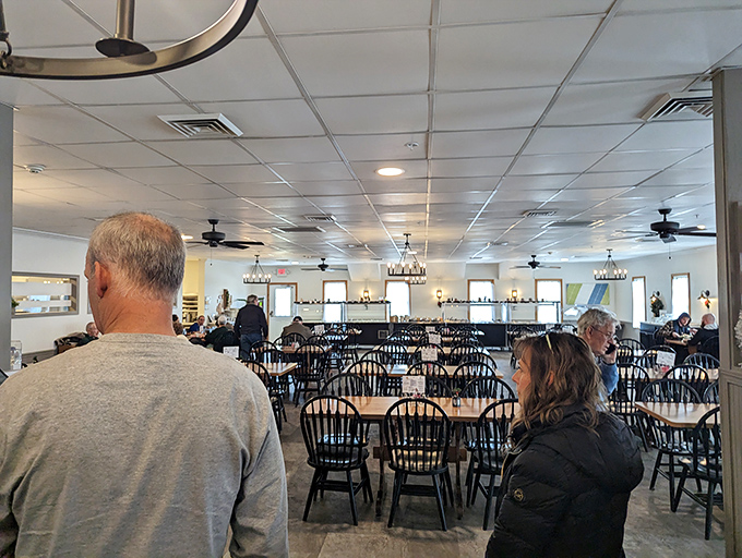 A dining room filled with the pleasant hum of satisfied customers. Notice the lack of phones&mdash;people are too busy enjoying their food.