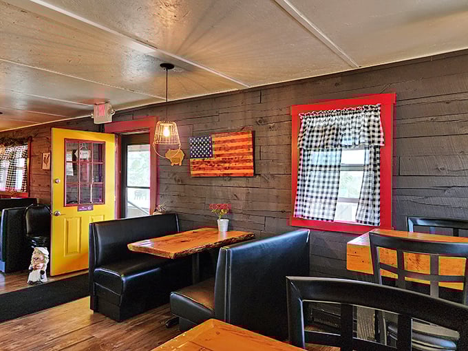 Booth seating that invites you to settle in for the duration. That American flag art piece says, "BBQ is patriotic duty."