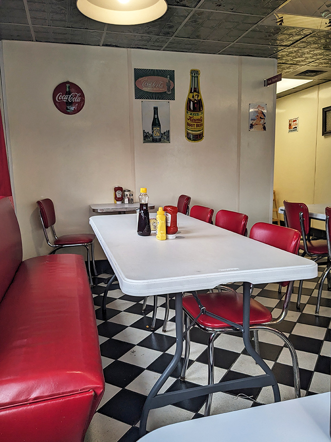Simple tables, classic condiments, and red vinyl chairs &ndash; the stage is set for food that doesn't need fancy surroundings to shine.