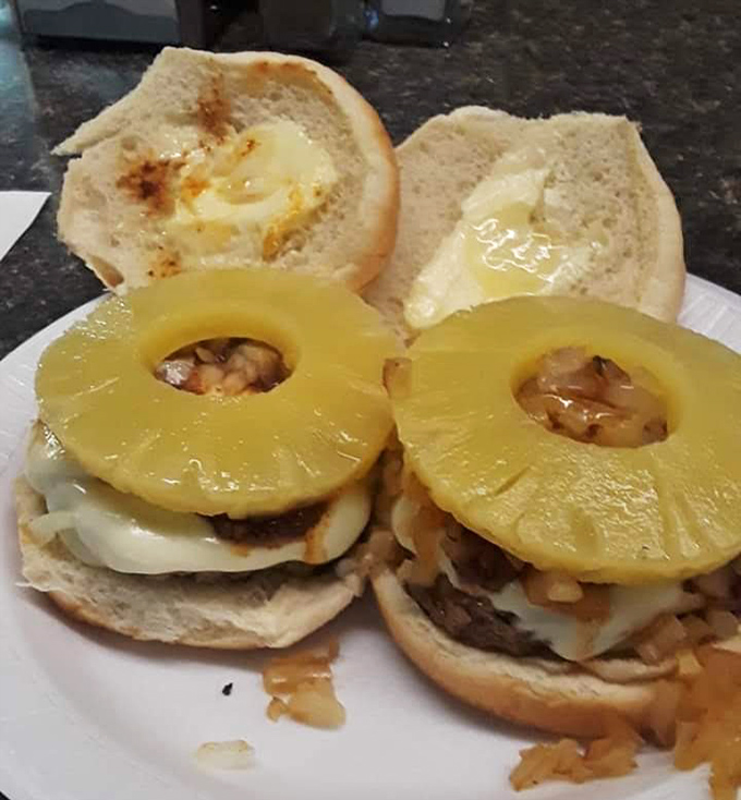 Hawaiian burgers with pineapple: proof that Pennsylvania and tropical islands can find delicious common ground between two buns. 