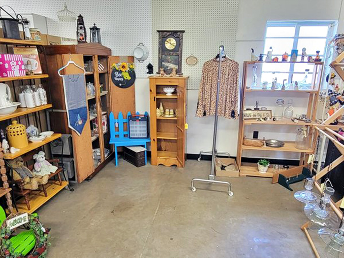 Curated chaos at its finest! This booth showcases everything from vintage clocks to retro clothing&mdash;like your coolest relative's attic, but priced to sell.