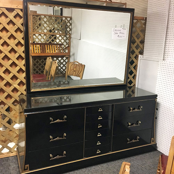 This dramatic black and gold dresser with mirror would look right at home in a Hollywood starlet's dressing room. Pure vintage glamour!