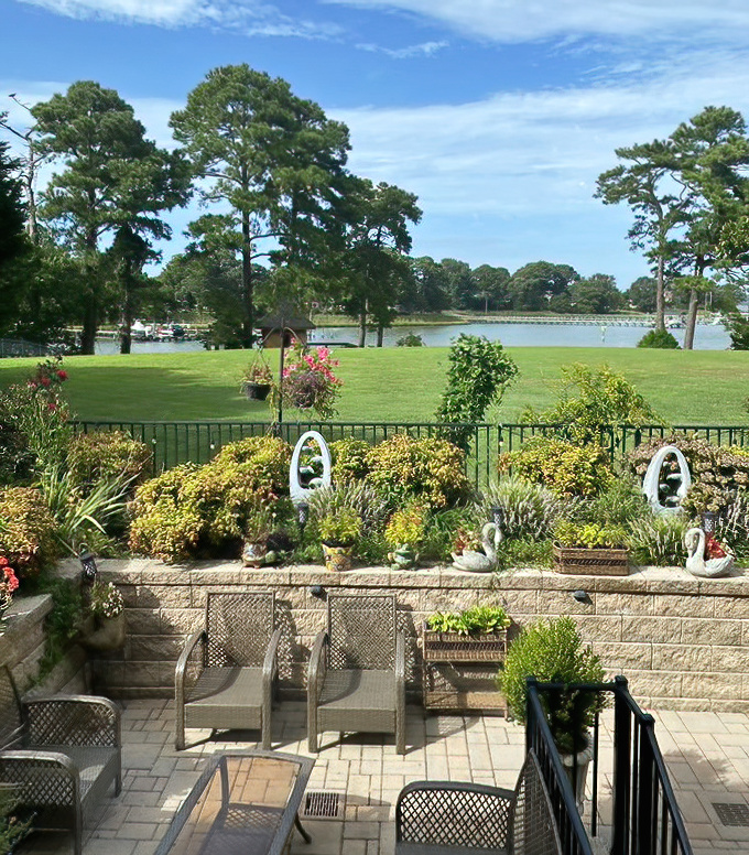 The view from Steinhilber's reminds you that waterfront dining isn't just about the food&mdash;it's about feeding your soul with natural beauty.