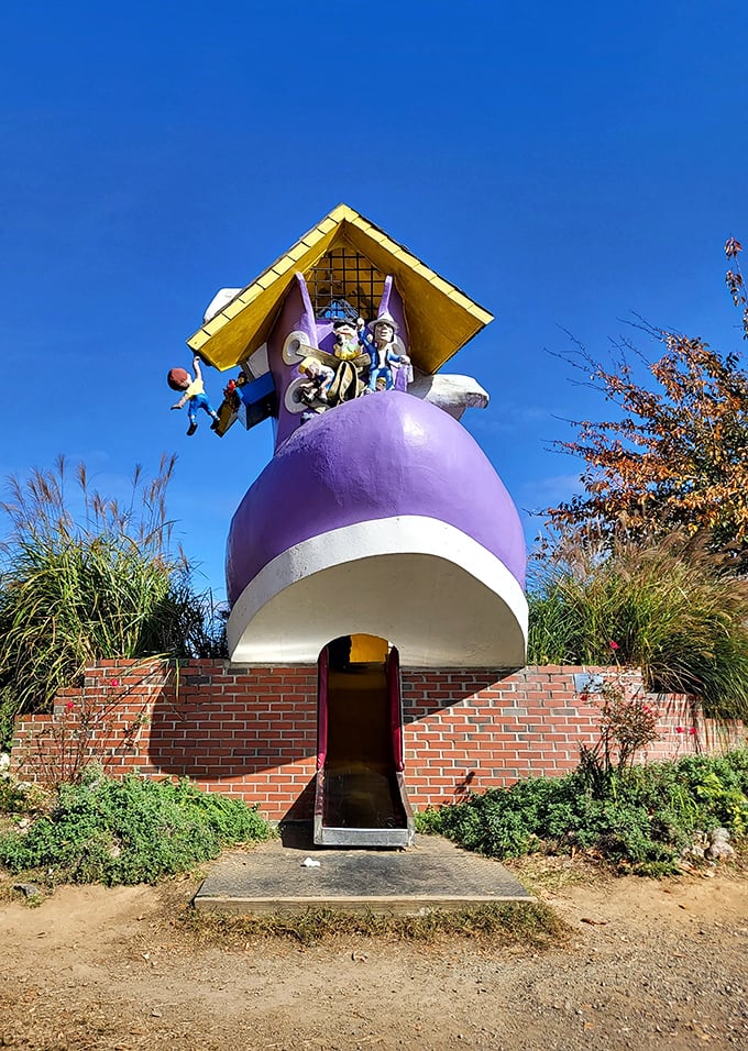 A shoe big enough for the old woman's children, grandchildren, and probably a few neighborhood kids too!