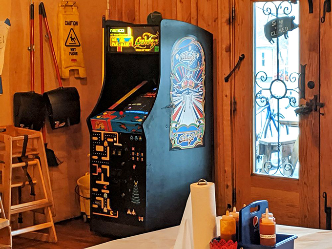 Even a vintage arcade game knows to take a back seat to the main attraction &ndash; though Pac-Man never smelled this good.