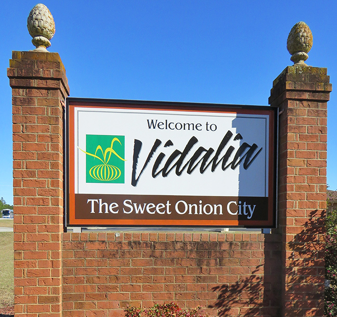 "The Sweet Onion City" welcomes visitors with brick-pillared dignity&mdash;because when your town's famous for onions, you embrace that identity with pride.