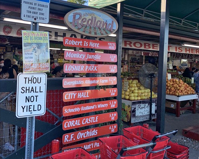 The directional sign proves you're at the crossroads of Florida attractions. All roads lead to fruit in this corner of paradise.
