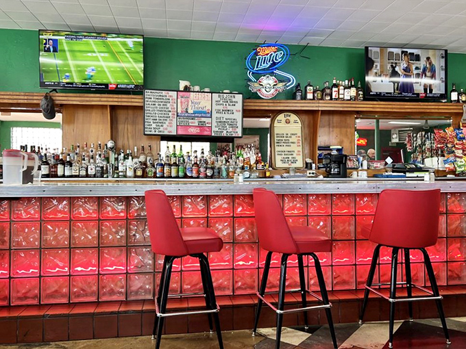 A bar that doesn't need mixologists with waxed mustaches&mdash;just reliable pours and cold beer in frosted mugs.