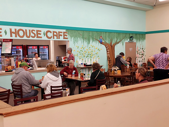 The caf&eacute; offers weary treasure hunters a place to refuel and debate whether that vintage lamp would look quirky-cool or just plain odd in the guest bedroom.